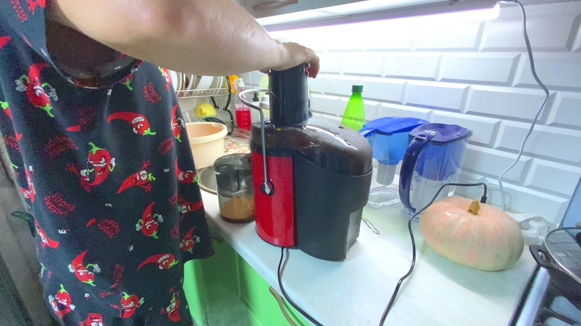 ДЕЛАЕМ ИЗ ТЫКВЫ СОК. СНОВА В ПУТЕШЕСТВИЕ. ДЕРЕВЕНСКАЯ ЖИЗНЬ.