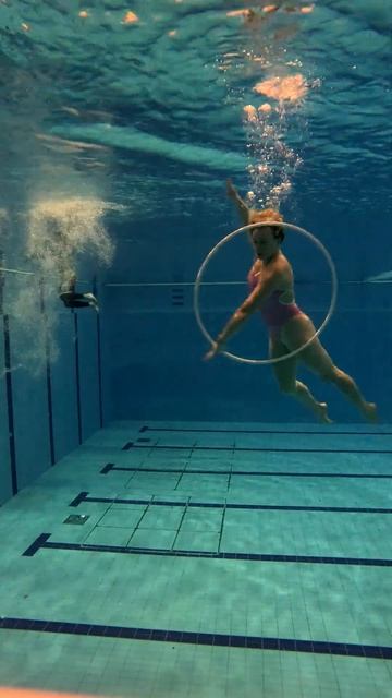 Обруч  в воде