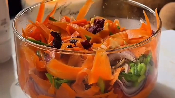 Невероятно полезный и ОЧЕНЬ вкусный Салат...🥗🌰🎄😋    Рецепт ⤵️