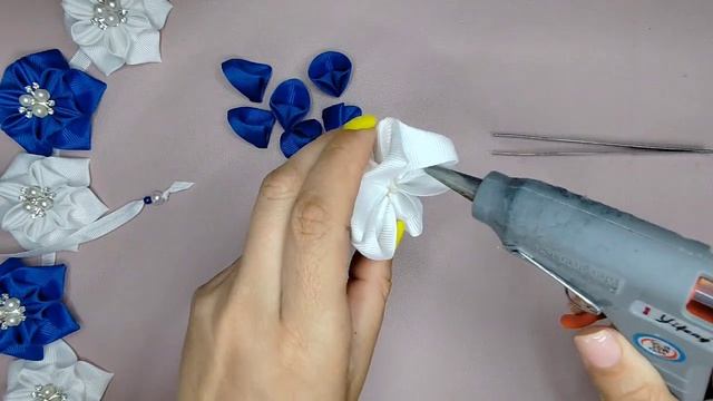 Лента в косу из репсовой ленты 4 см .