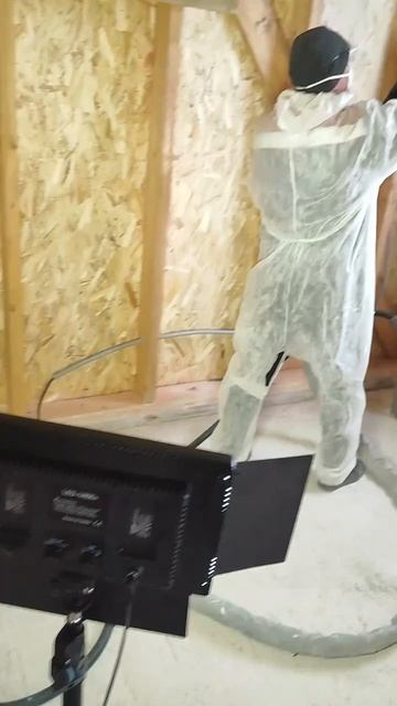 ППУ и освещение, грамотное освещение позволяет качественно выполнять работы по теплоизоляции.