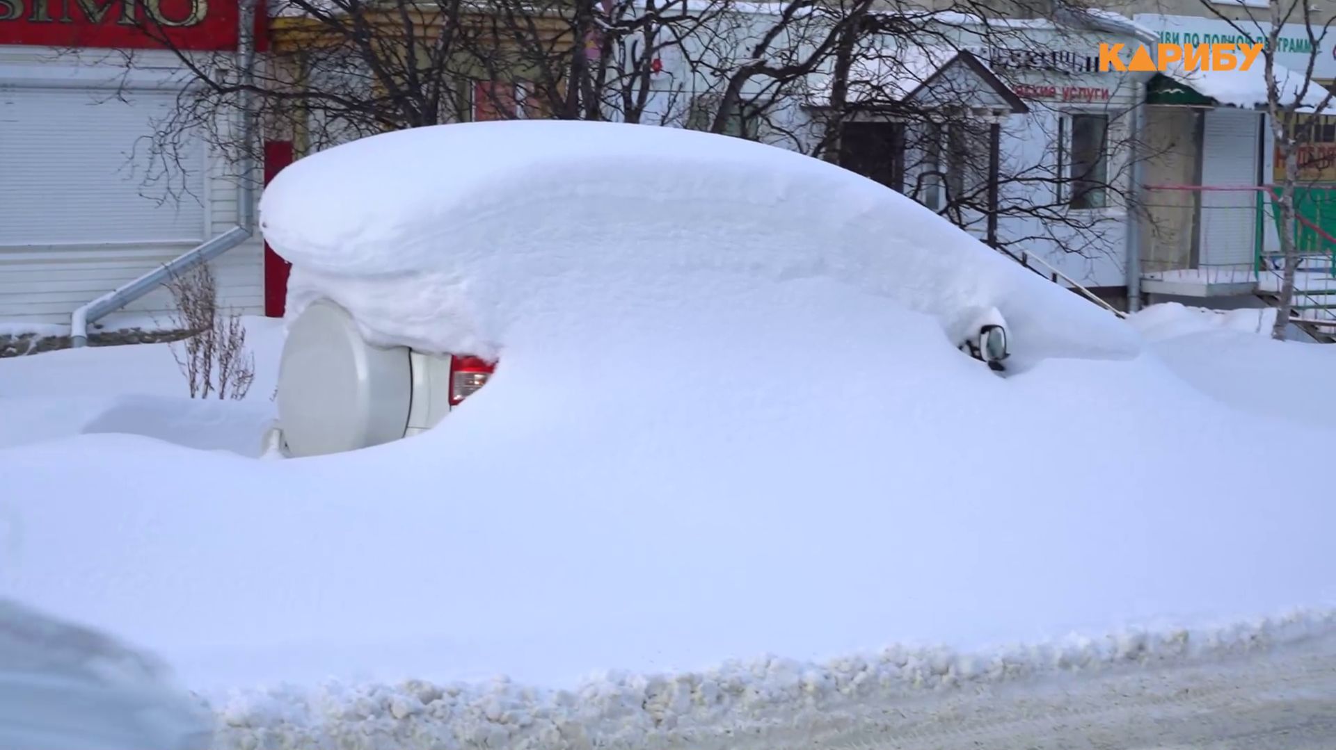 За припаркованные вдоль дороги машины, мешающие расчистке, могут оштрафовать