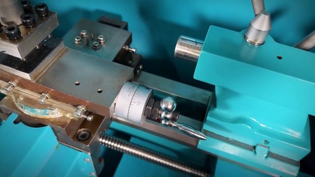 Токарный станок с ЧПУ AURA ТМ 300 CNC