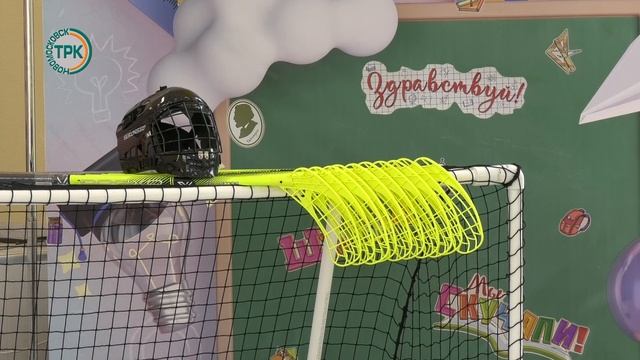 Городские школы получили флорбольное оборудование