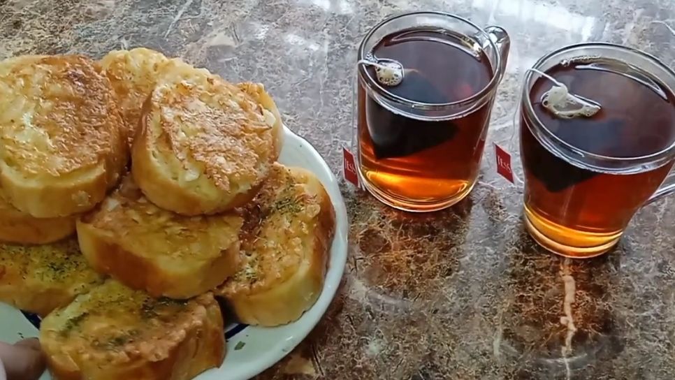 Луковые гренки на завтрак