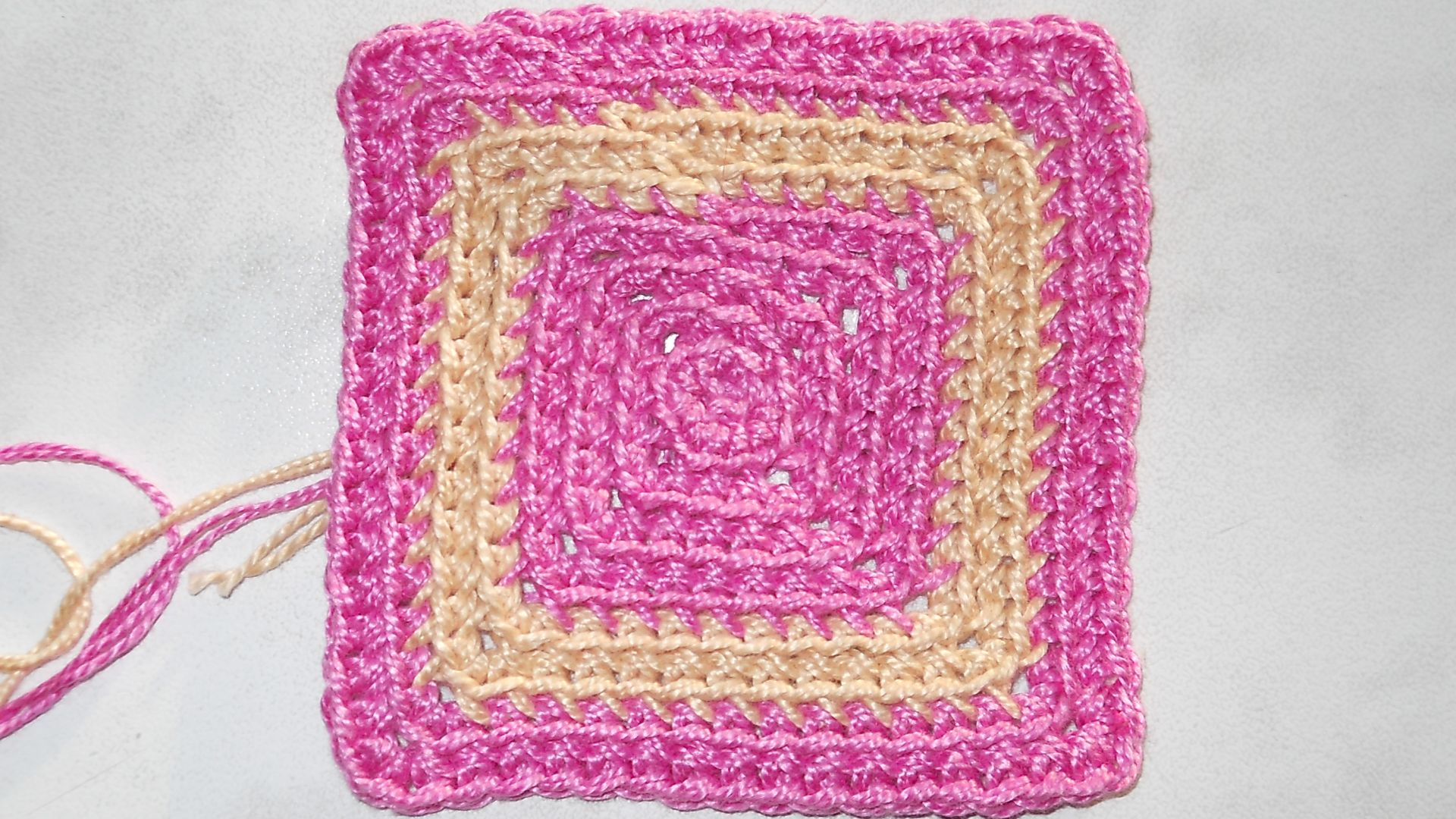 Простой квадрат с рубчиками