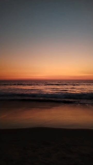 Море штормит. Солнце село