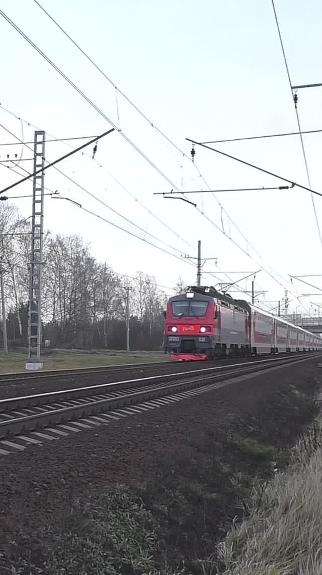 Электровоз ЭП20-021 (ТЧЭ-6) с поездом "Двухэтажный состав" № 063Й/064Й Самара - Санкт-Петербург.