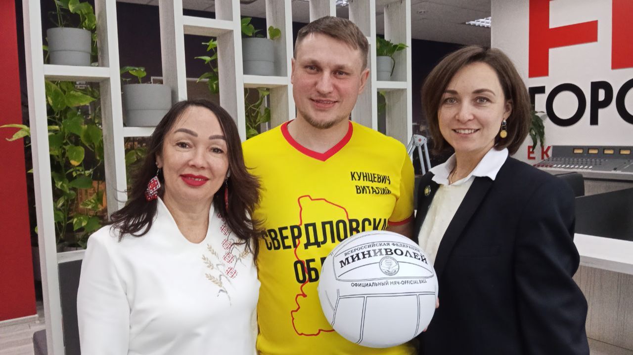 Играем в миниволей - объединяем людей.