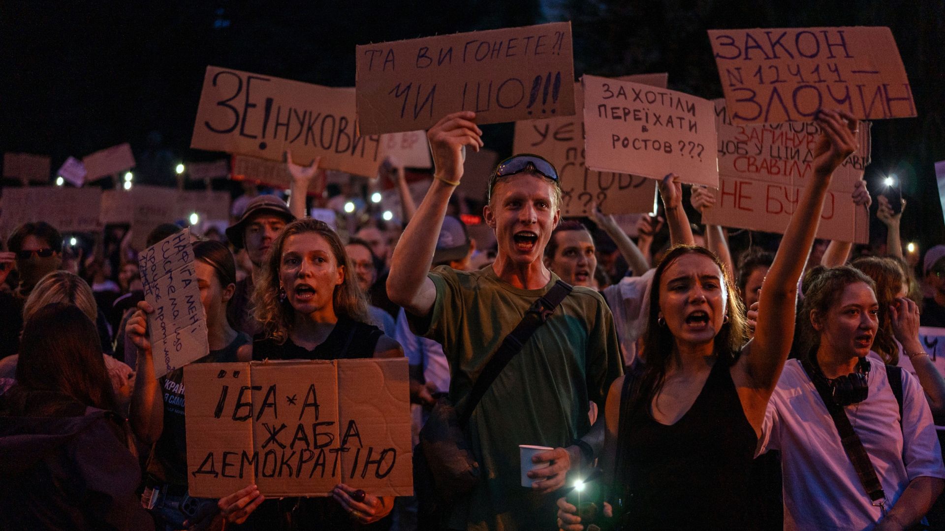 Миллиардер полез в драку. Что на самом деле разрывает Украину изнутри
