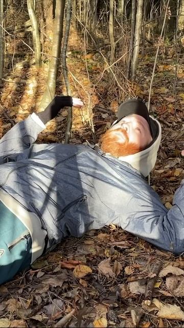 Хитрый способ добыть еду в лесу #shorts #выживание #юмор #природа