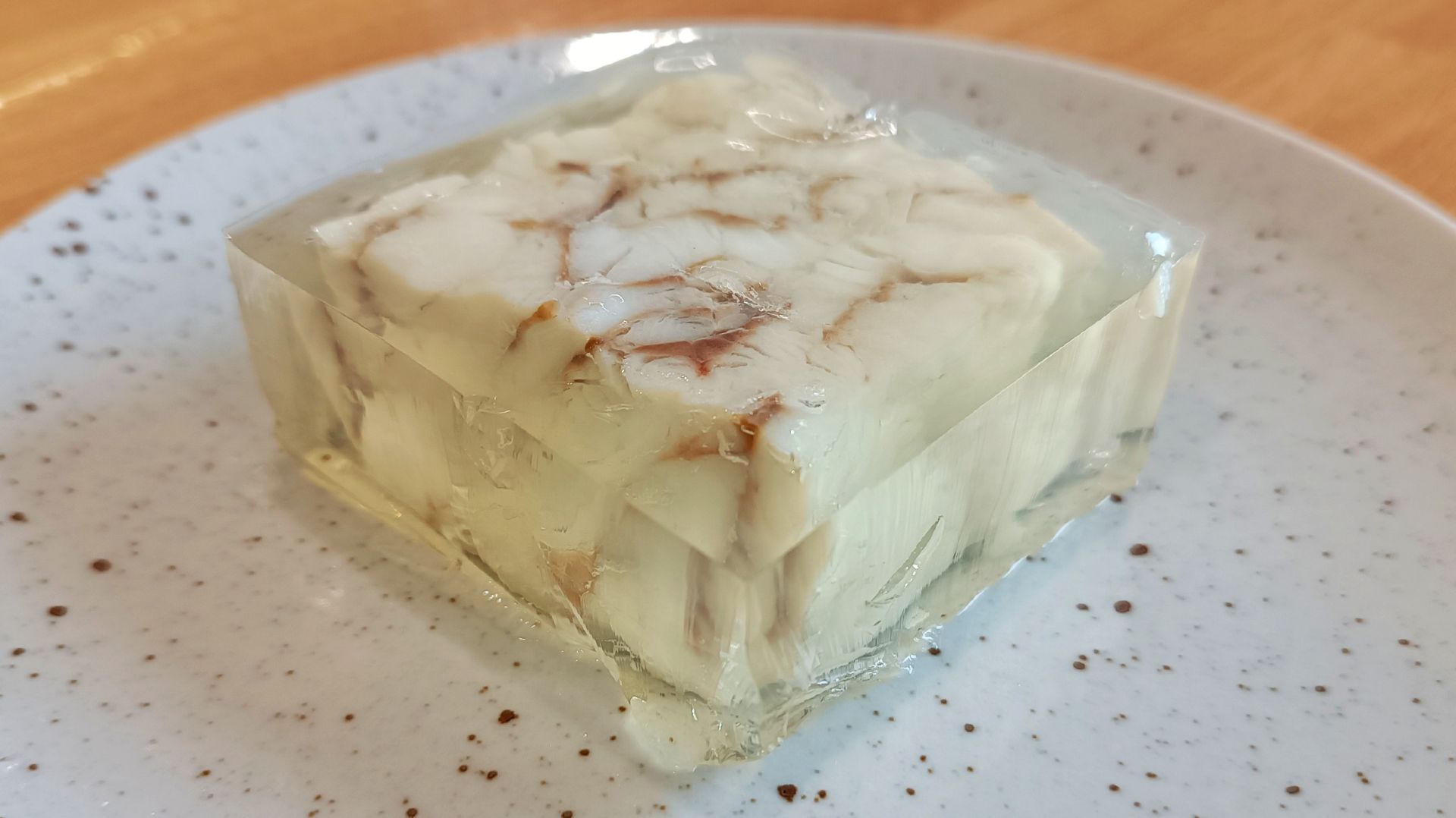 ЗАЛИВНОЙ ПАРОВОЙ МИНТАЙ в желе из овощного бульона. Диетический рецепт заливной рыбы