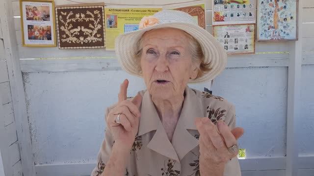 Внучка Ворноскова - кудринская резьба - на ярмарке в Миродолье. Тулупова Е.А. 12.08.2022.