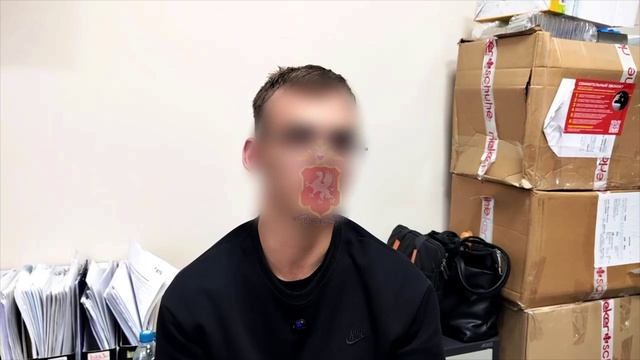 «Ладно, надеюсь меня по пути не хлопнут!», - написал своему куратору курьер во время поездки