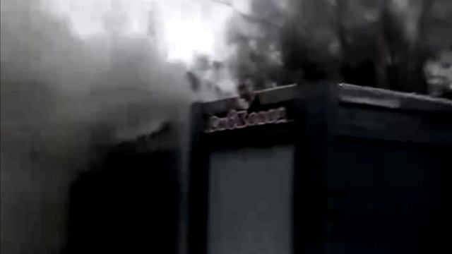 Загорелся киоск Фрукты на улице Туполева 1 б в Омске