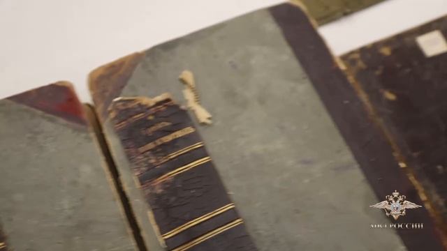 Полицейские на транспорте передали в Минкульт России церковные реликвии и старинные книги