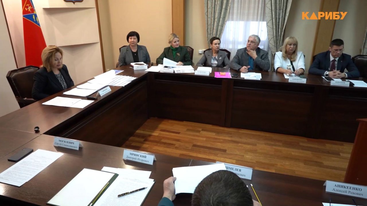 Заседание комиссии по делам несовершеннолетних и защите их прав прошло в правительстве региона