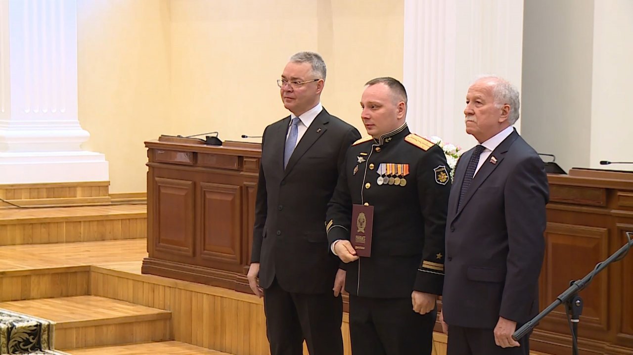 В правительстве Ставропольского края вручили дипломы Героям Ставрополья