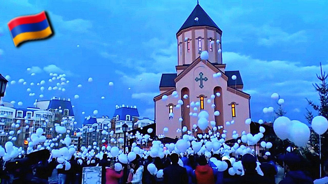 Армяне 🇦🇲🙏 Выпустили Тысячи Белых Шаров символизирующий души погибших. Память о Геноцид Армян