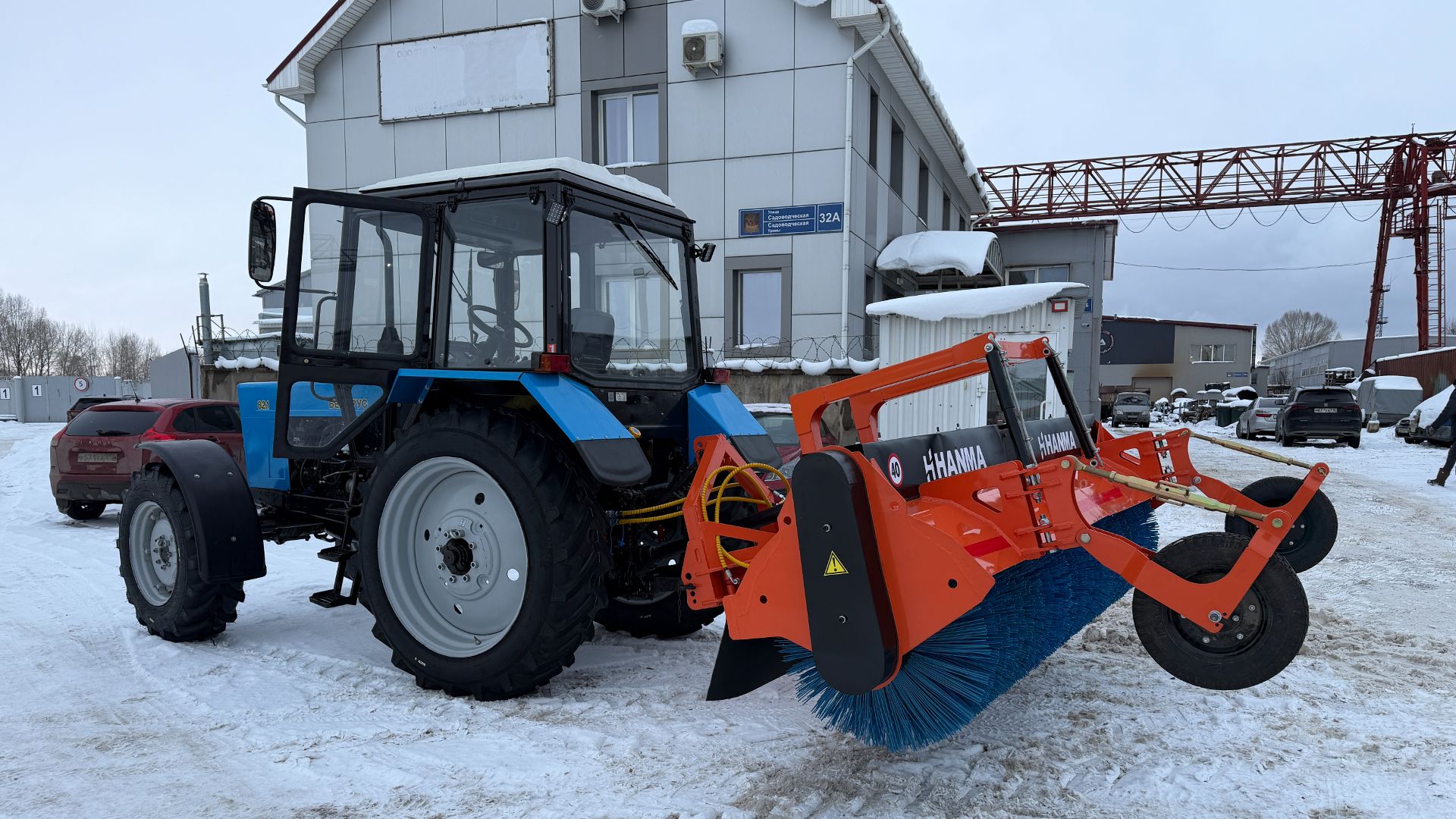 Аэродромная щетка в работе