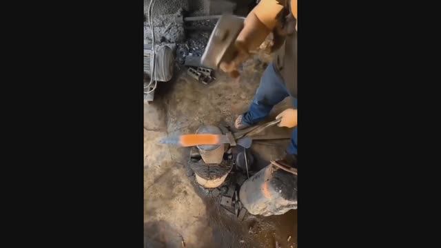 Ковка Мачете из пружины от поезда.