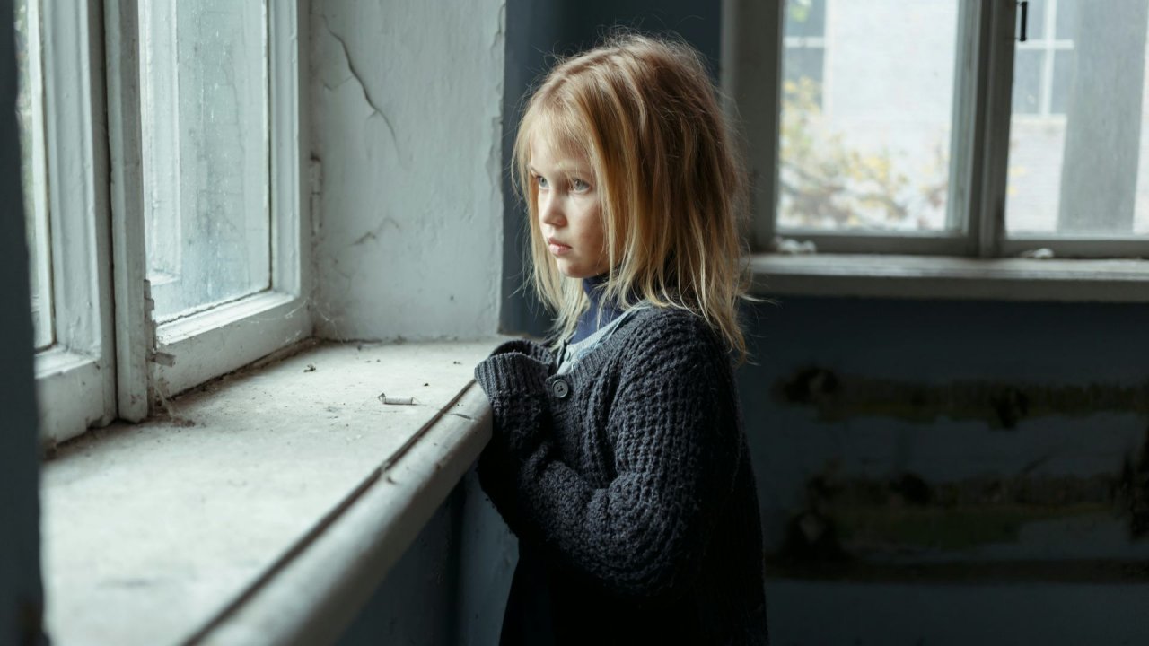 Тихий фронт: почему система борьбы с сиротством стала заложником цифр и частных клиник