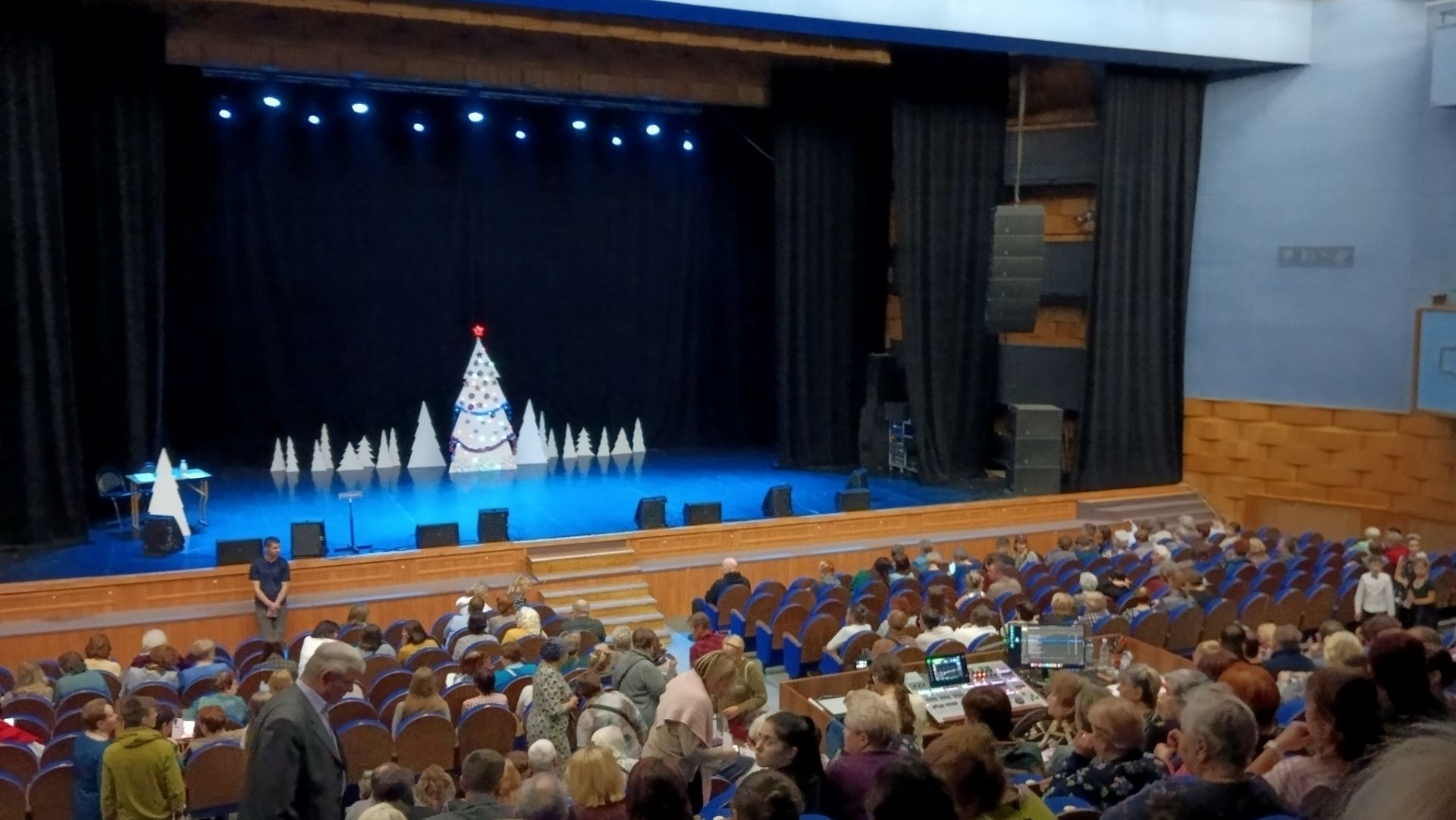 Отличный  Концерт в Русском доме. Атмосфера праздника.