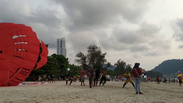 Таиланд. Пхукет. Патонг. Прогулка по пляжу.