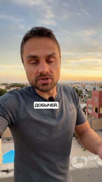 В Египте мурена укусила мужчину за ногу прямо на пляже отеля