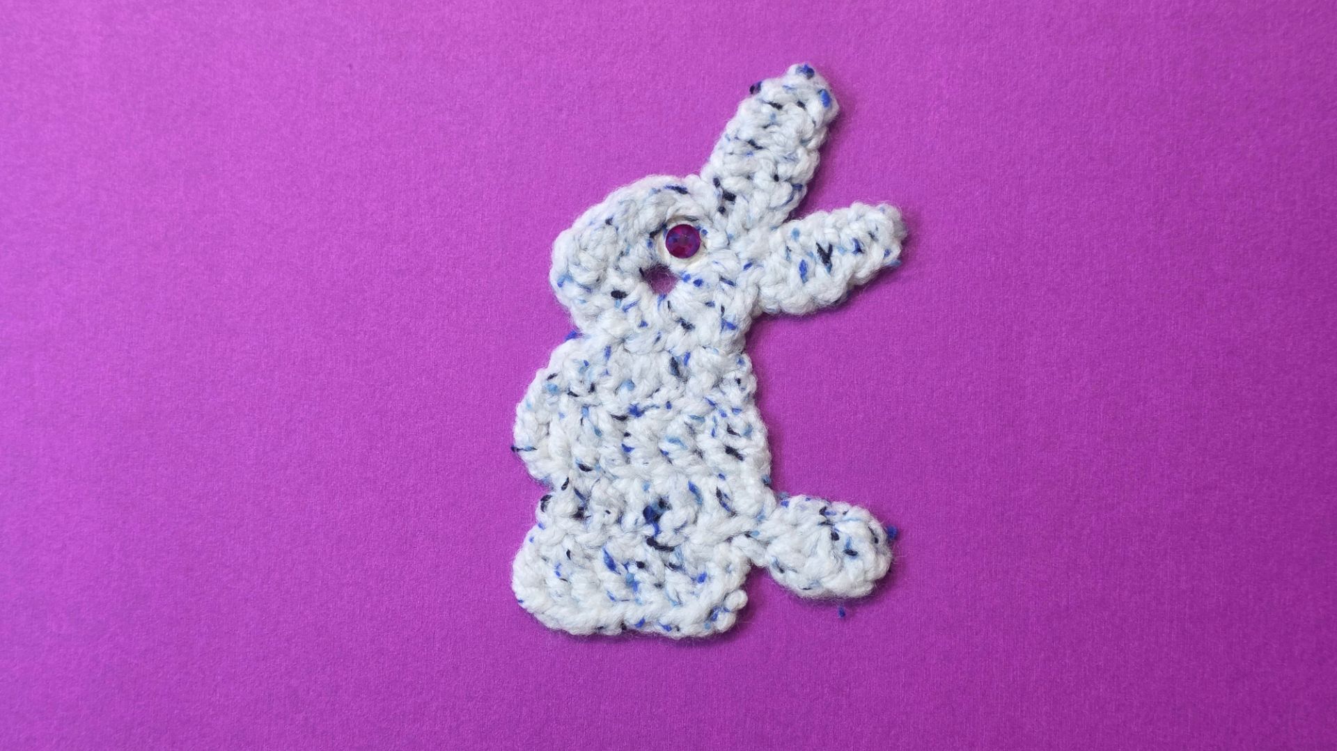 Зайчик крючком . Игрушка для ёлки на новый год .