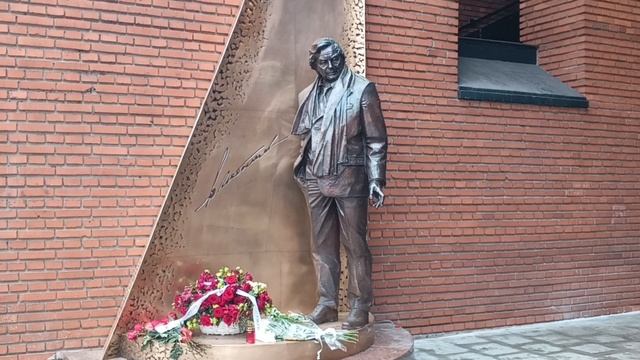 Прогулки по Москве. Новый памятник Юрию Любимову на Таганке