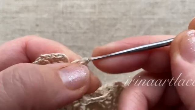 Ажурный квадрат крючком с листиками