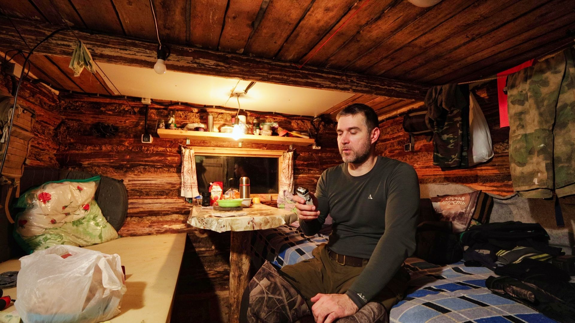 Живу с Тремя Собаками в Таёжной Избе. Таёжный быт. Первая куница