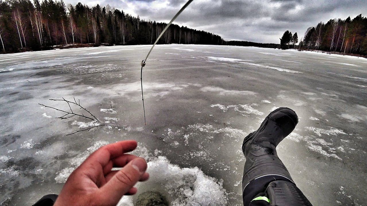РАСКАЧАЛ ЛУНКУ! ОКУНИ НА КАЖДОЙ ПРОВОДКЕ. РЫБАЛКА НА БЕЗМОТЫЛКУ