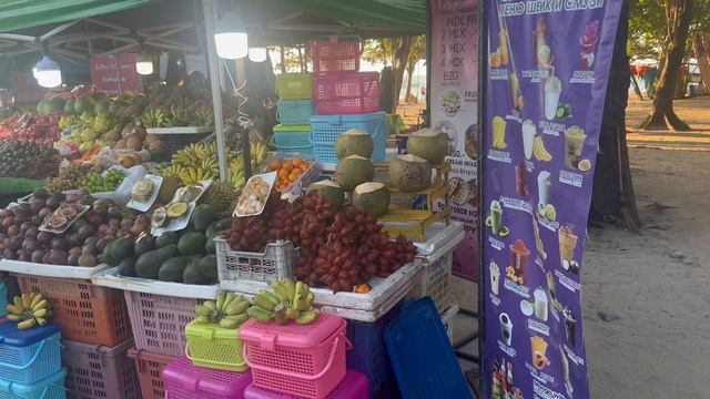 Зимовка с годовасиком день 9. Ужин на пляже, Анфиса бегает по песку в ресторане и просто тихий день.