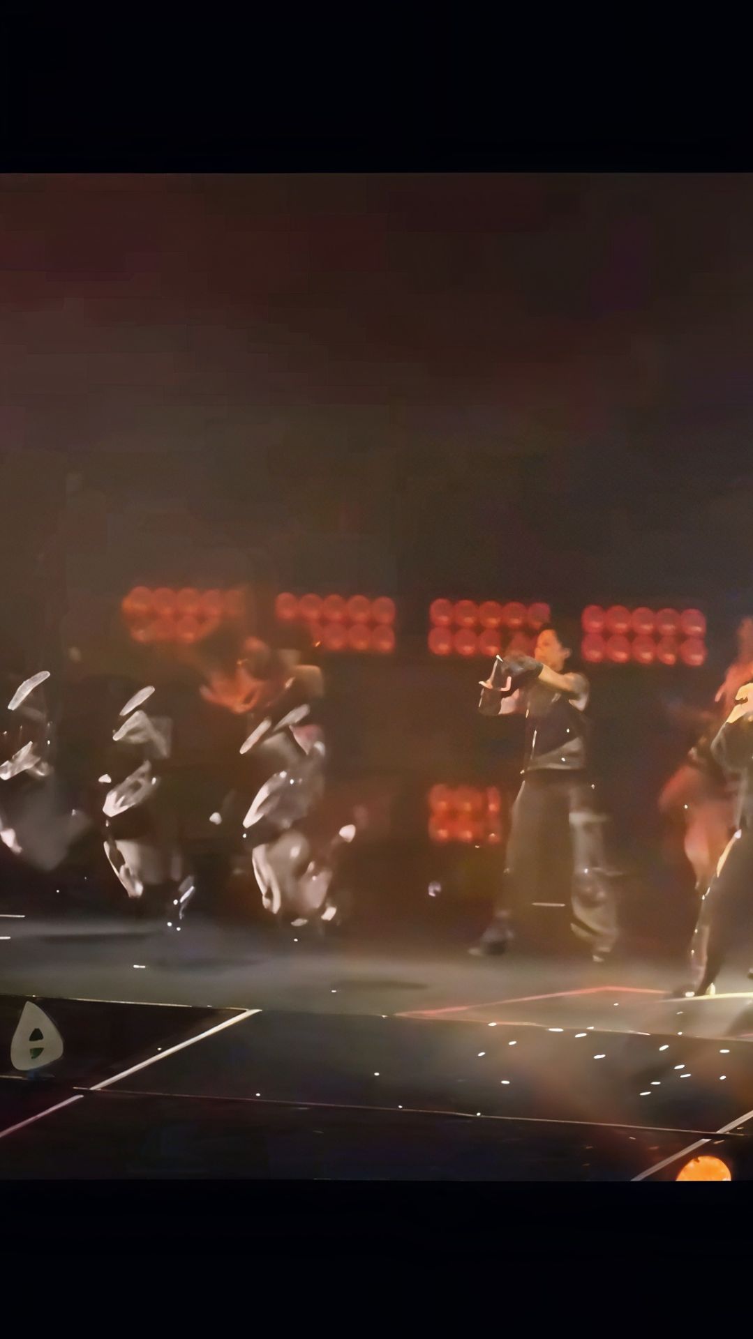 Китайские роботы произвели фурор - они исполнили синхронное сальто вперед🤖🤯