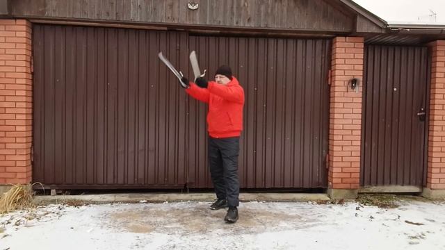 Упражнения с мечами-бабочками Вин Чун в деревне (12)