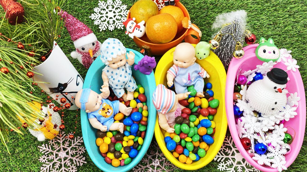 Мультики для девочек. Новогодние ляльки и Елки в разноцветных ванночках. Мультики для детей