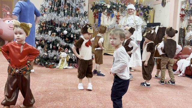 Танец мальчиков - медвежат. Группа №12 "Цветики-семицветики"