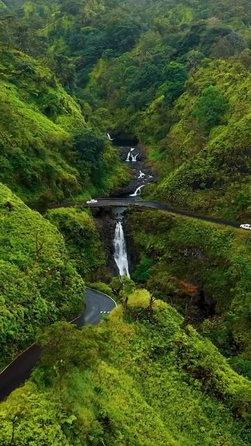 Дорога в Хану — это настоящее испытание для водителей