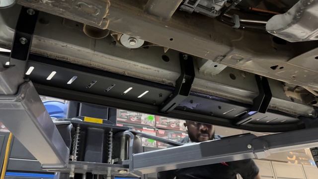 Установка порогов BMS Travel для Chevrolet Silverado GMC Sierra Regular Cab 2018-2025