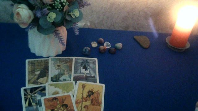 ВЫЙДЕТЕ ЛИ ВЫ ЗАМУЖ В НОВОМ ГОДУ? РАСКЛАД НА 2 ВАРИАНТА-ЕСЛИ ЕСТЬ ЛЮБИМЫЙ И ЕСЛИ НЕТ ВСТРЕТИТЕ ЛИ