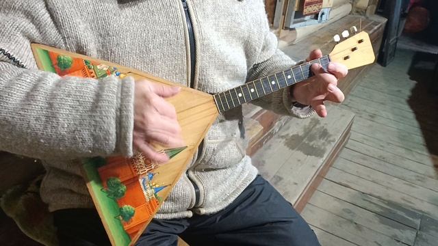 Балалайка 1970-х годов с росписью "Москва"