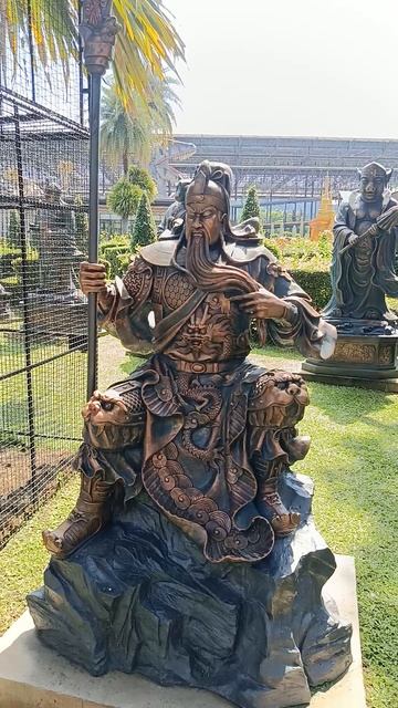 Япония, Франция, Таиланд — всё в одном месте Что скрывает Nong Nooch?