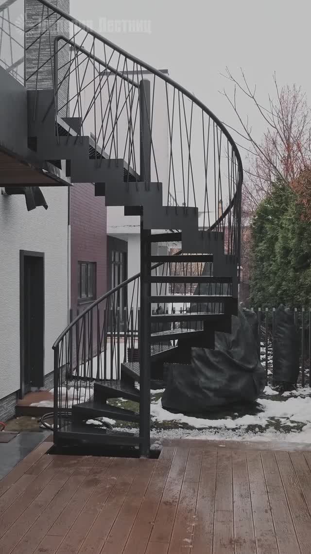 Лестница винтовая уличная