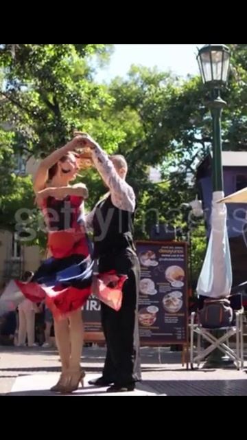 Тангоньеро ,  Шортс|Автор-Ольга Павлова|Стихи, Суно,Видео|Танцуют это танго так ах в Рио-де Жанейро!