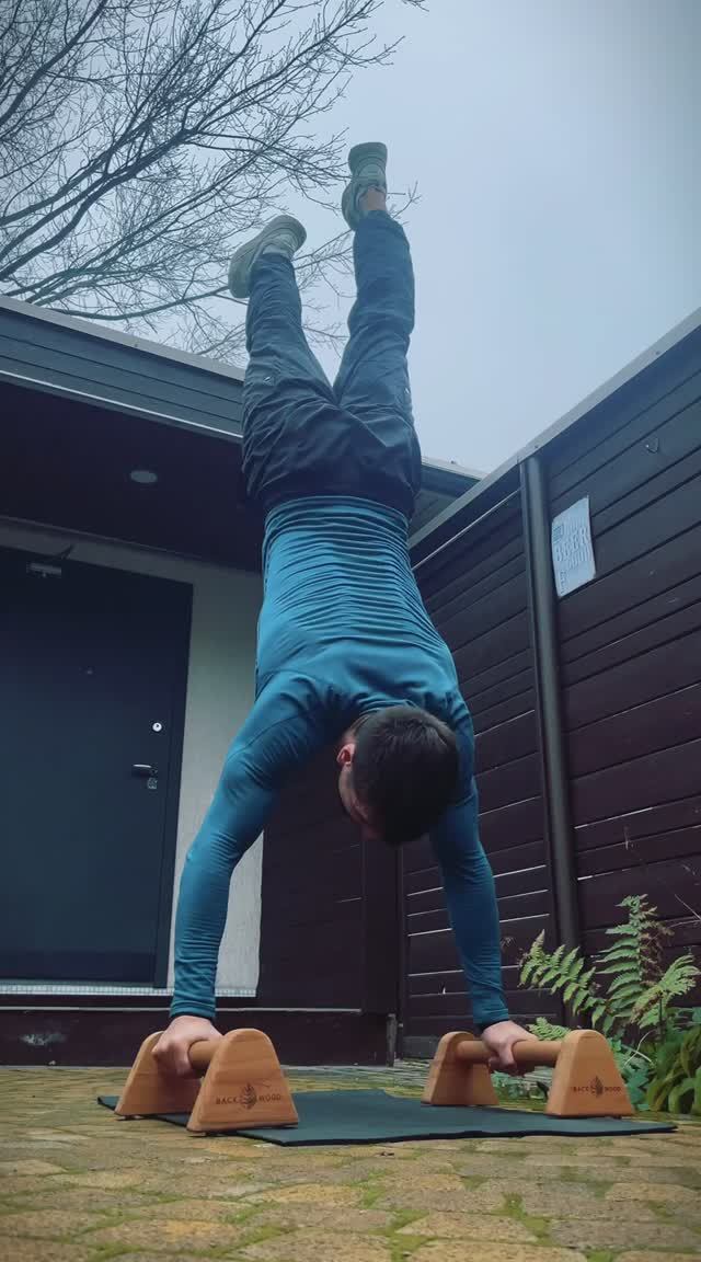 Стойка на руках в калистенике | Parallettes Backwood