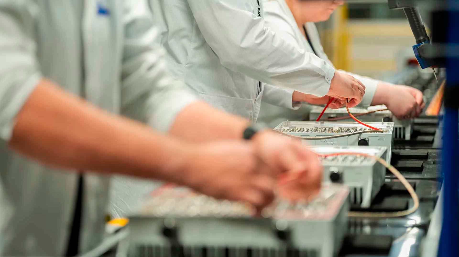 Серийное производство отечественных базовых станций запустили в Подмосковье