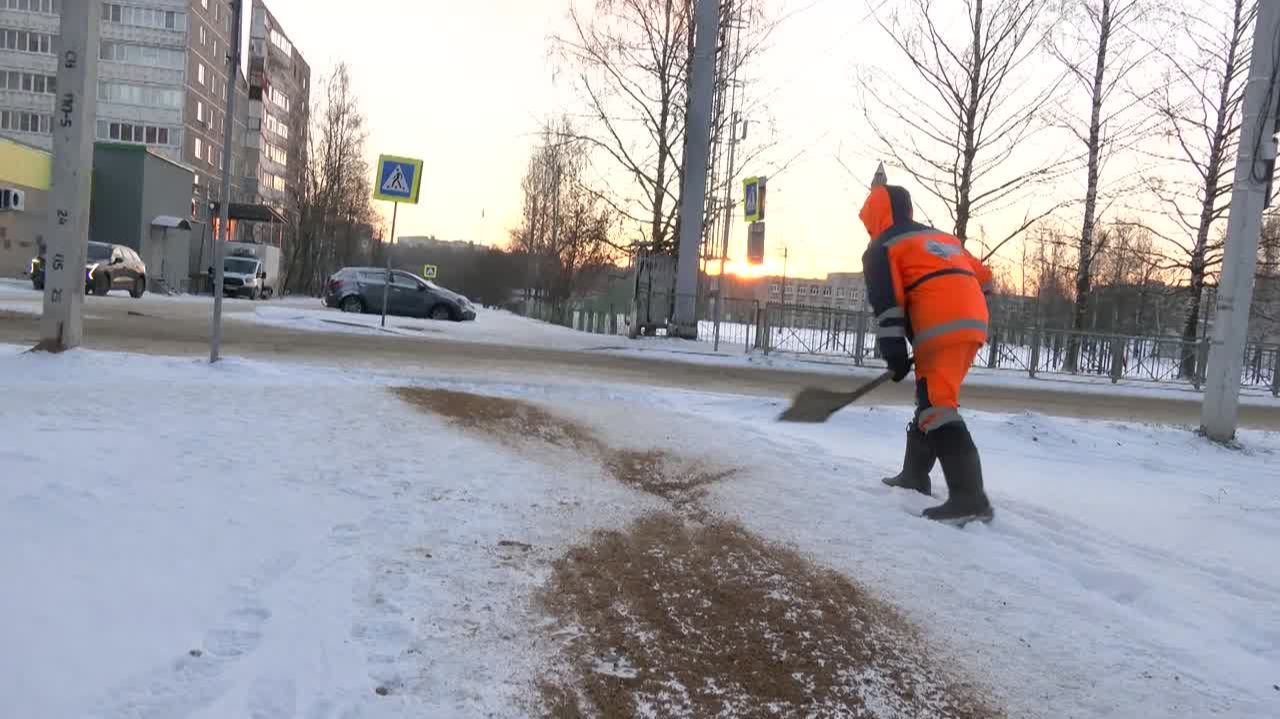 В Костроме усилили противогололедную обработку улиц