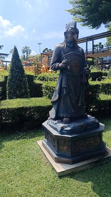 Сад, где хочется молчать и смотреть Что скрывает Nong Nooch?